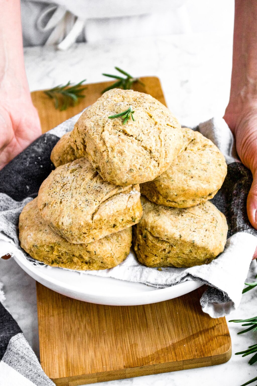 Vegan Biscuits - fluffy, herb & chik'n flavored biscuits